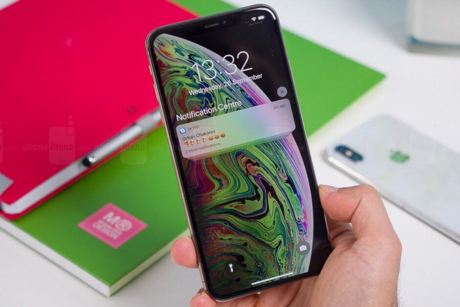iPhone XS gặp hiện tượng tự nháy flash lúc nửa đêm: Ma hiện hồn?