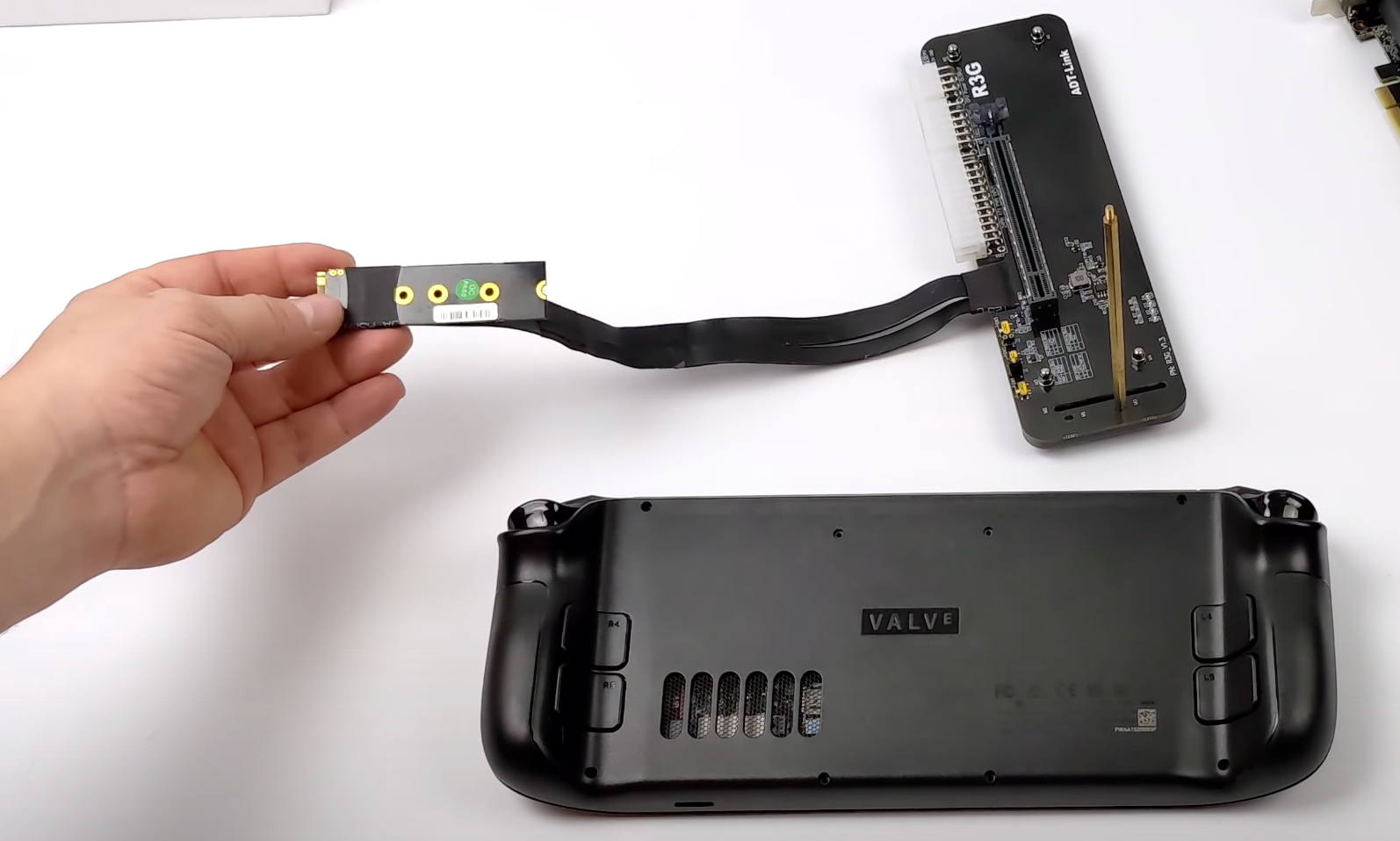 Sẽ ra sao nếu kết nối GPU rời với Steam Deck?